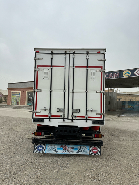 Katta Isuzu 10 tonna