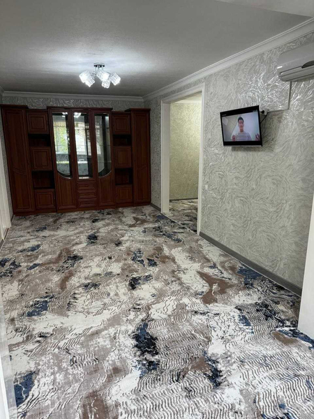 Срочно продаётся 2х комнатная квартира Азиз базар 2- этаж