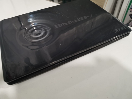 Netbuk Acer Aspire one 1/250 gb lik protsessor atom 1.60 ghz