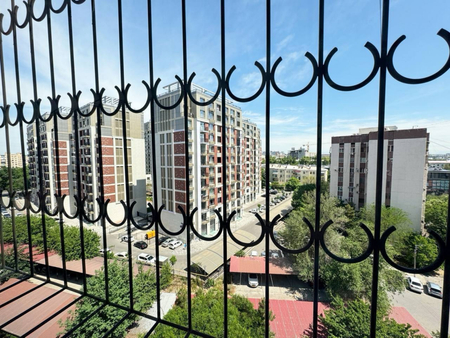 Продается квартира в Банковском доме,5 комнат,нукусская улица, 200 м2