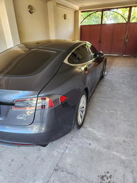 Tesla model S/85