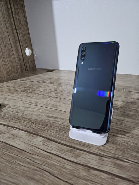 Samsung A50 sotiladi