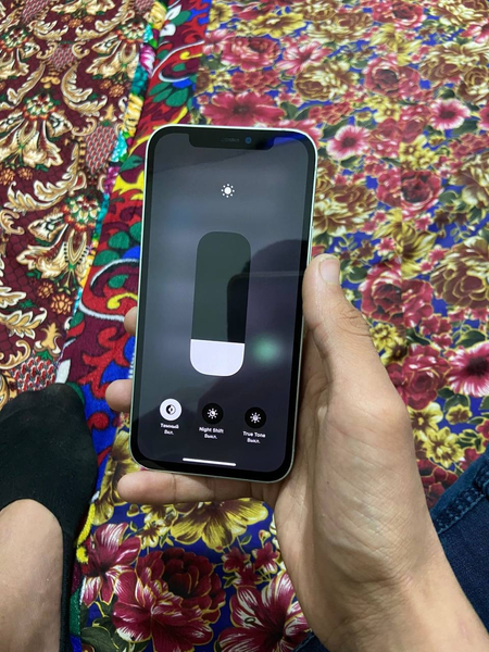 Iphone 12 sotiladi