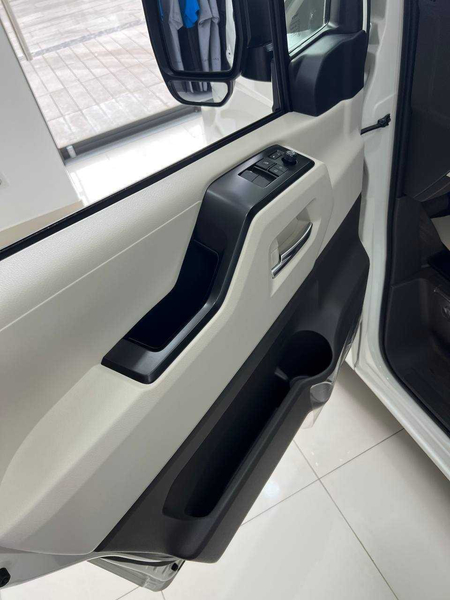 Toyota Hiace Tourister 3.5L 2023 13 местный