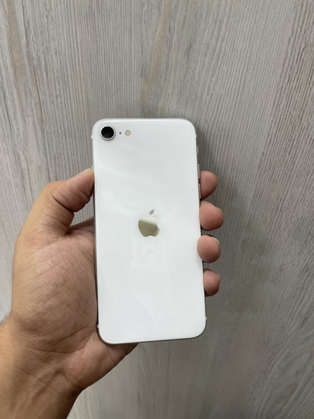 Iphone se 2020 nasiya savdo bor