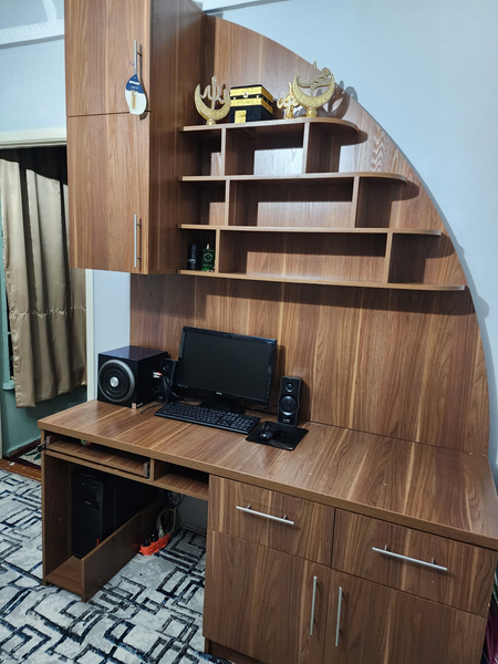 Shkof kupe sotiladi 3ta eshili razmeri 2.40ga 2.40 eni 60