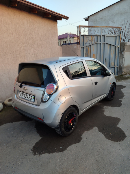 Продам автомобиль Chevrolet spark 2011 года