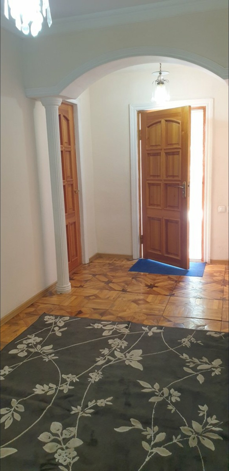Продаётся юнусабад-2 2в3х комнатная на 1 этаже