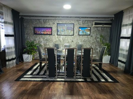 Продаётся квартира 122м². Яккасарайский р-он улица Бобура.