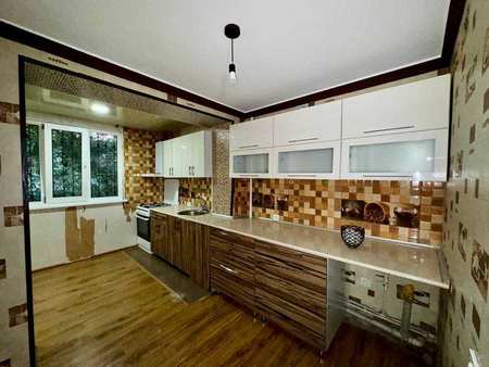 Uy sotaman CHilonzor26 3xona 4-etaj remontli balkon 2*6 maydoni 70