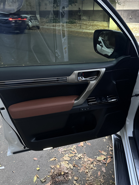 Пррдается Lexus GX460