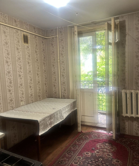 Буюк Ипак Йули 1/2/4 возле метро