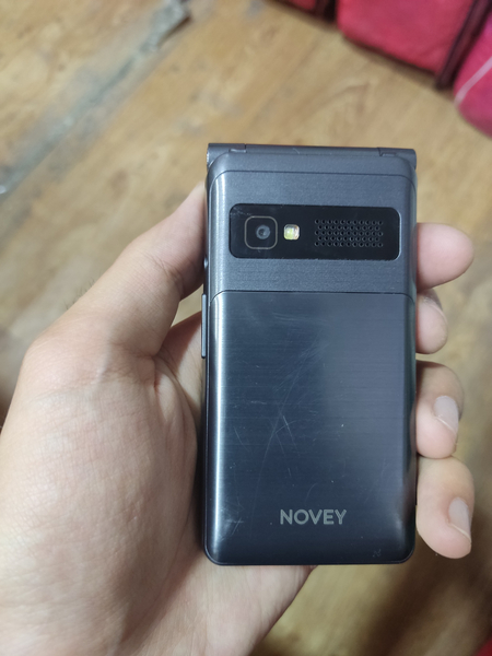 Arzonga telefon novey S77