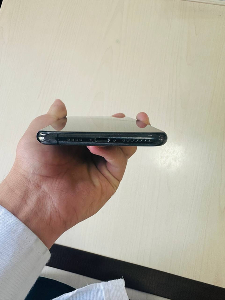 Iphone 11 pro max 256 GB fesaydi Turton bor karopka bor uselen 100 ymk