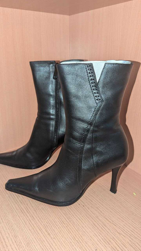 Продам фирменные кожаные утепленные сапоги