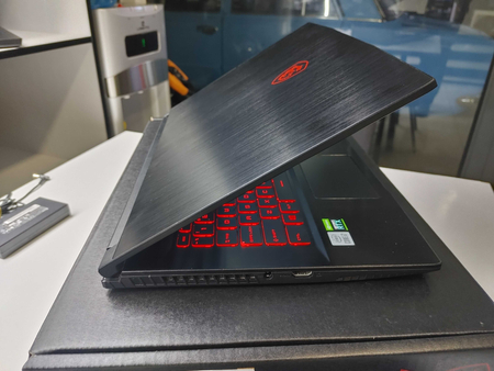 Asus ROG Zephyrus 15.6