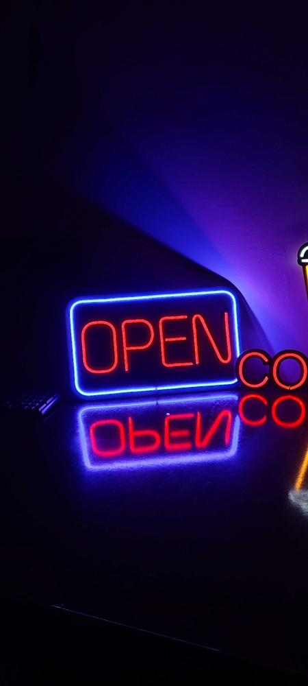 neon OPEN viveska