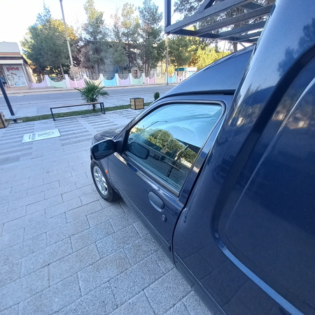 Avtomobil sotiladi Ford