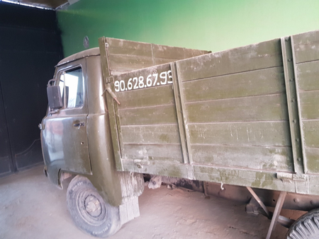 UAZ sotiladi 1977 yil