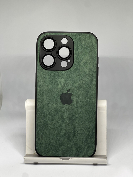 iPhone uchun har xil turdagi chexollar