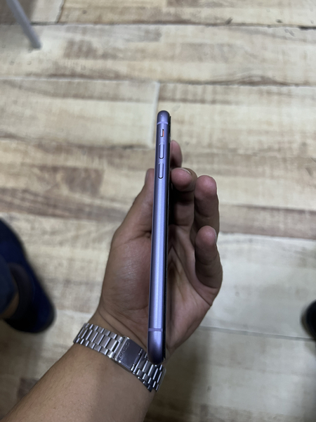 Iphone 11 sotiladi