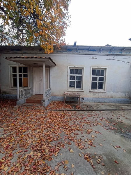 Кўктерак. Бозори олдида. 2 сўтик. 2 та хона.