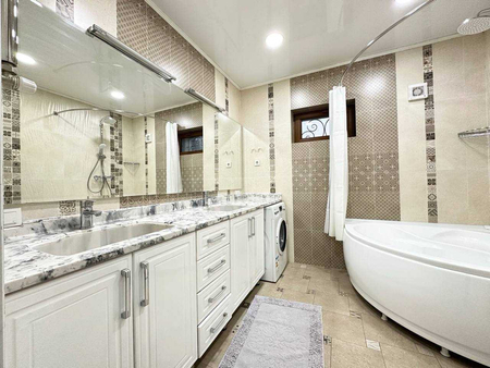 Продаётся 4х-комнатная 106м2 на Садык Азимова