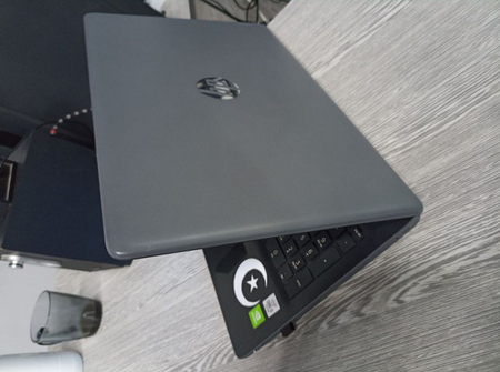 Notebook sotiladi