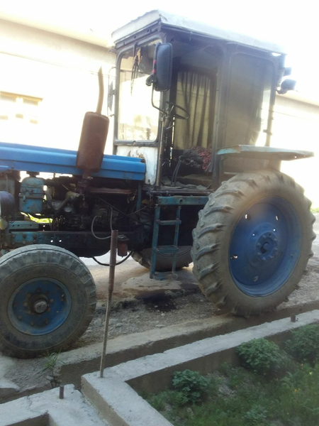 Traktor T 28 sotiladi halati yaxshi kamchili yoq