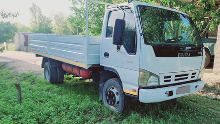 Isuzu Исузу  срочний сотилади 5 тонналик йили 2010
