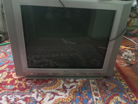 Срочно продаётся телевизор б/у