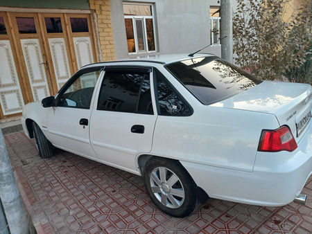 Nexia 2 2015 yil 26000 yurgan benzinda.