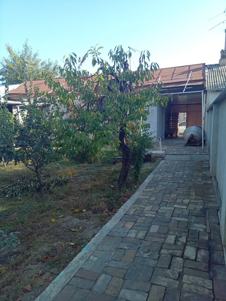 Hovli sotiladi. Uy.