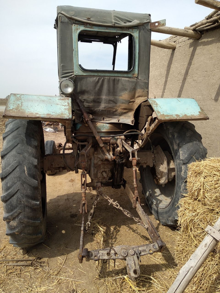 MTZ TRAKTR 28  salyarkada