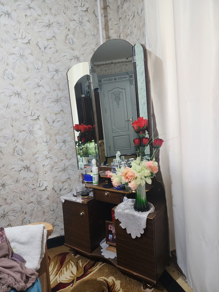 Срочно продаётся подставка шкаф и тюрмо