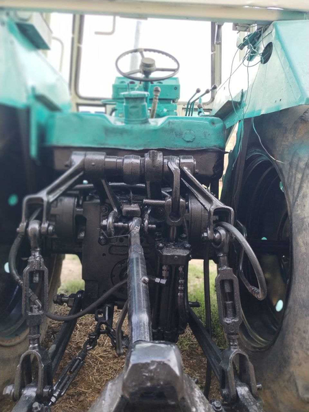 Traktor sotiladi