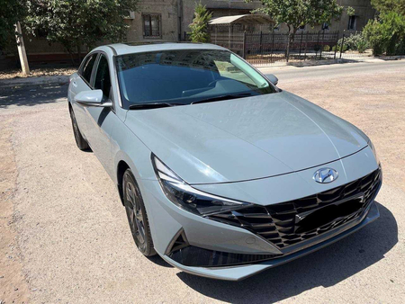 Hyundai Elantra Elegance Plus - Своя