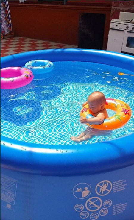 Yozni Intex basseyni bilan birga otkizing!