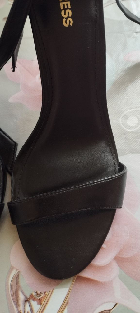 Продам шикарные босоножки кожаные  фирмы EXPRESS