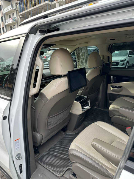 Kia Carnival Lux full