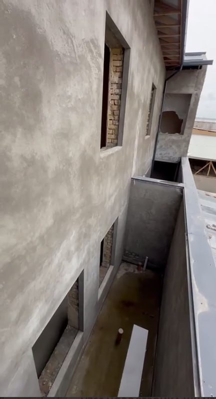 ПРОДАЕТСЯ ДОМ Алгоритм Райсентр Соток 3  Фасад: 10х30 Комната: 6 80%