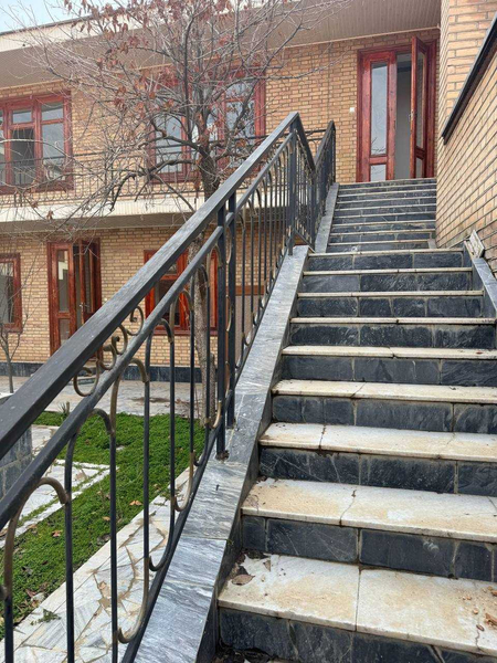 № 1002 дом старой постройки в Микро районе