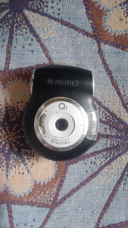 Продаеться цифровая камера Sony DSC-W5