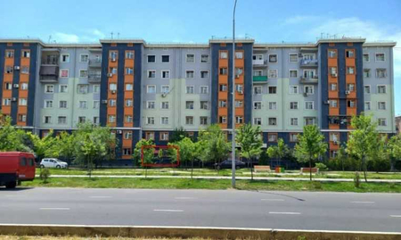 Сергели 5а новостройка  3 ком 1 этаж под нежилой