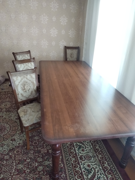 Стол и стулья на 12 персон