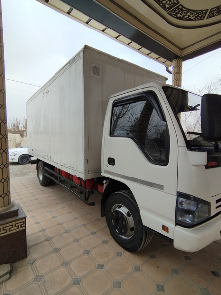 Isuzu 2011yil zovotiskoy