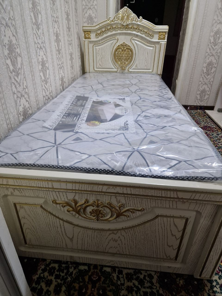 Продаю две абсолютно новые одно спальные кровати с матрасом