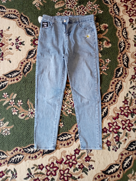 Продается женские джинсы