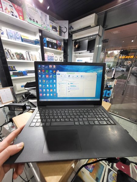 Lenovo notebook sotiladi ofis uchun yaxshi