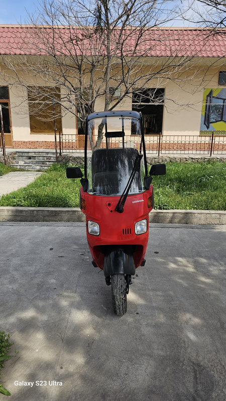 Продам скутер хонда канопия в хорошем состоянии